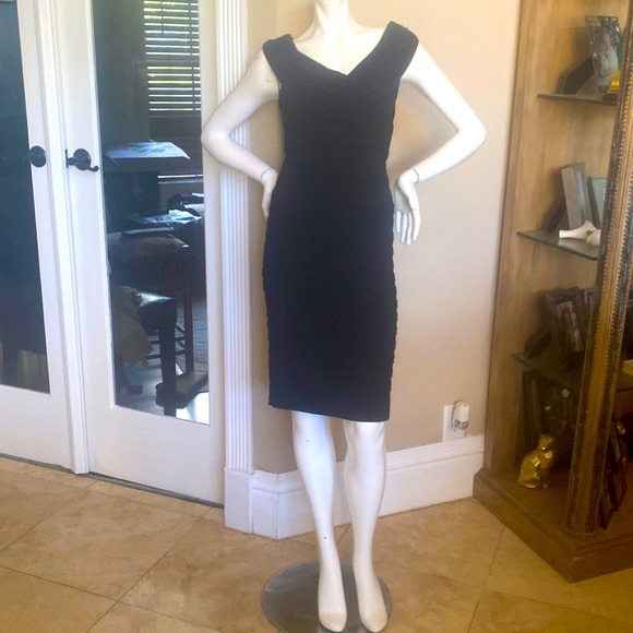 Issue New York | Dresses | Issue Black Body Contouring Dress Sz 4 ...